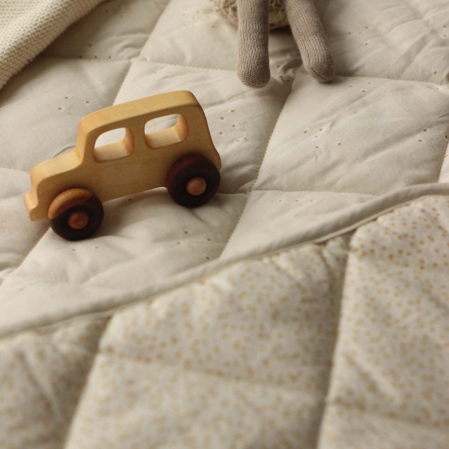 Stay & Play Mat - Wild Chamomile & Avery Row UK