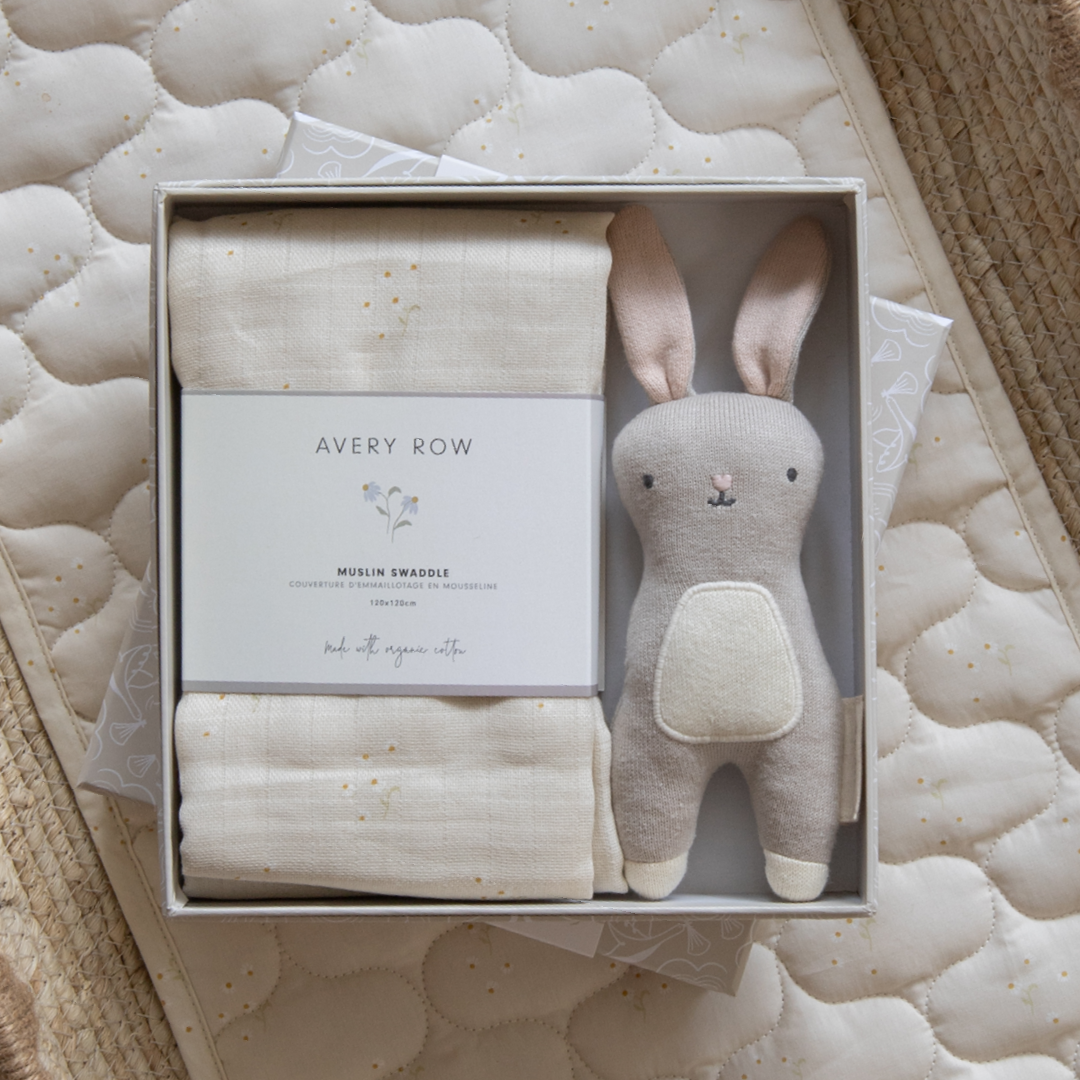 Swaddle & Cuddle New Baby Gift Set - Chamomile & Avery Row UK